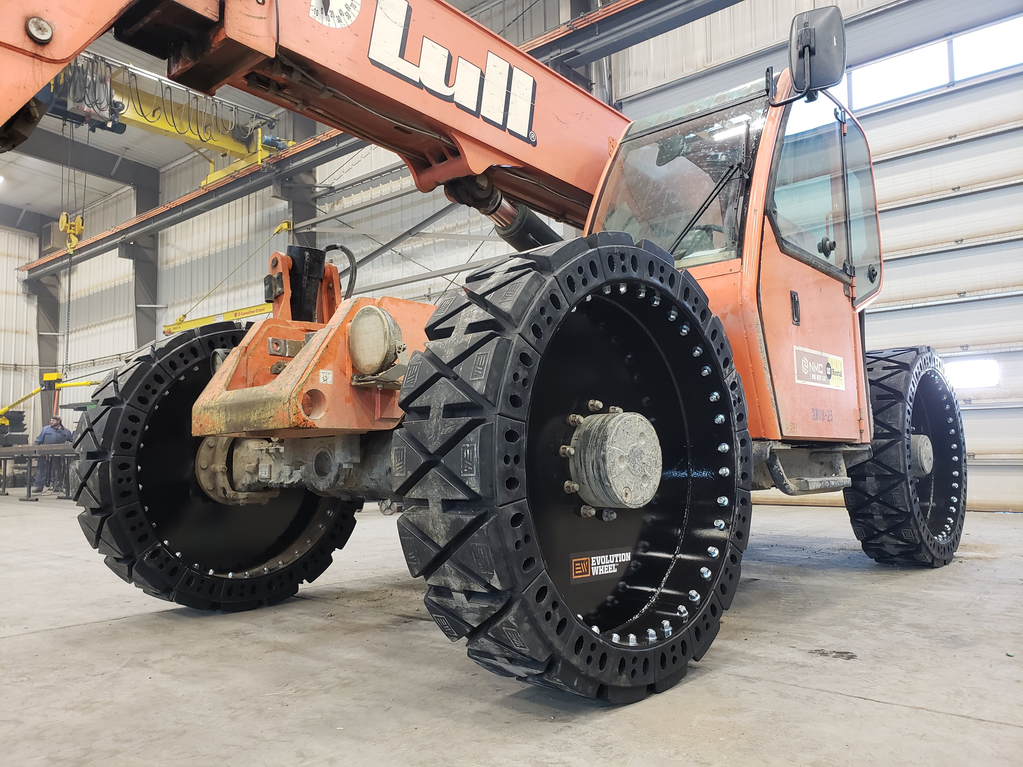 Evolution Wheel - Caterpillar TH414C Telehandler Tire